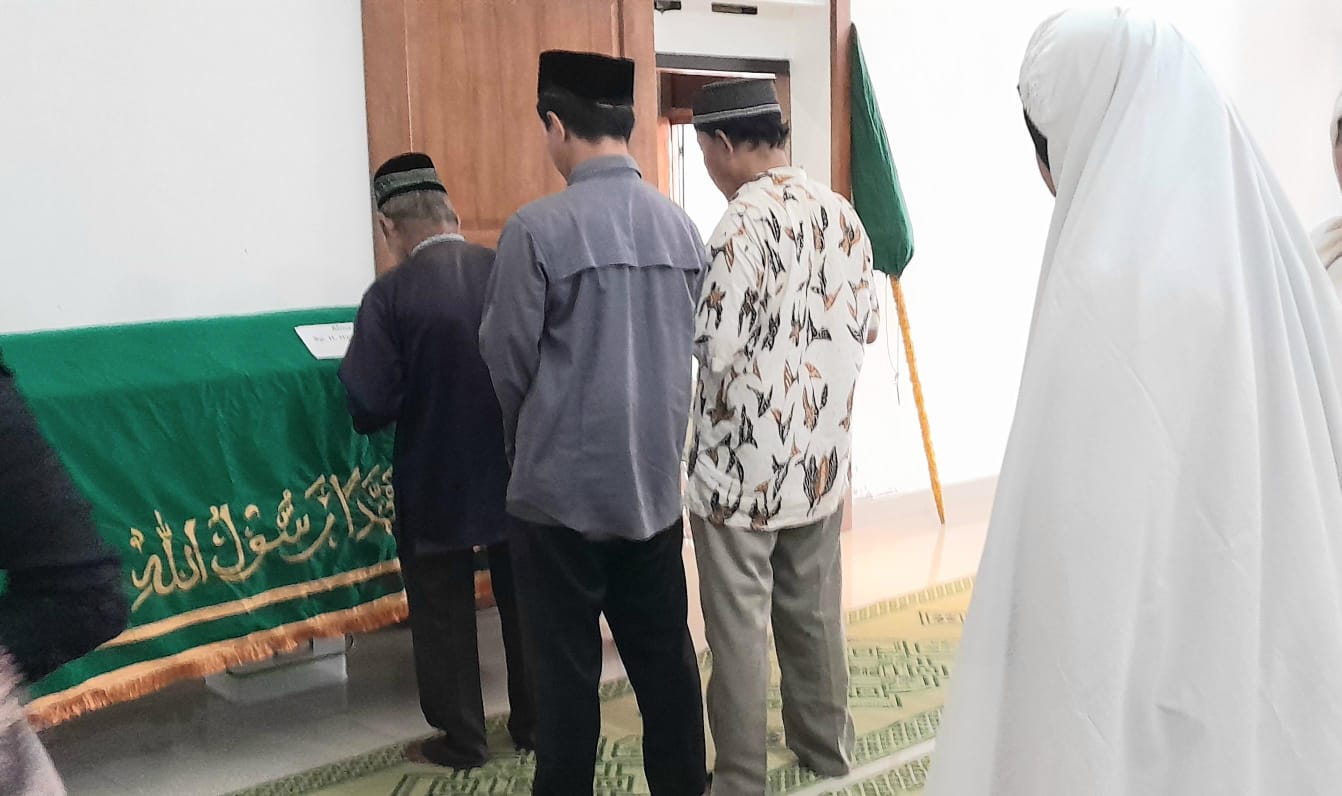 Wujud Empati, MTsN 3 Sleman Sempatkan Takziah ke Rumah Duka Keluarga ...